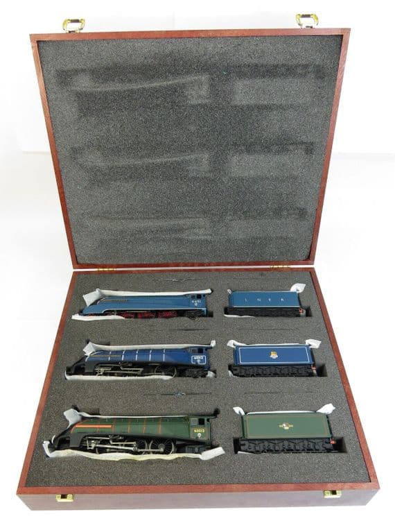 BACHMANN 31-2001 3X A4 COMMONWEALTH OF AUSTRALIA LOCOMOTIVES WOODEN BOX