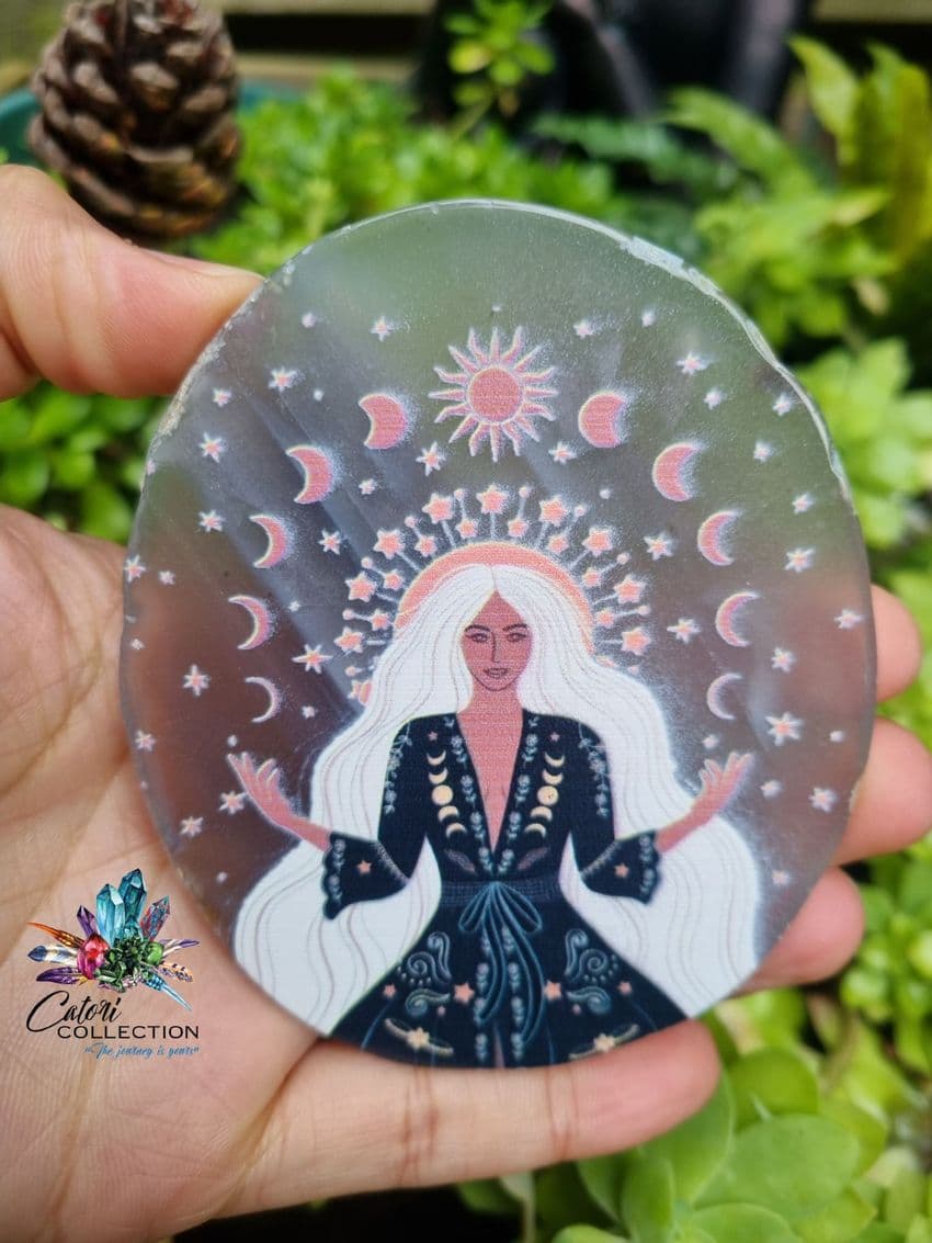 Agate Slice Moon Goddess Design