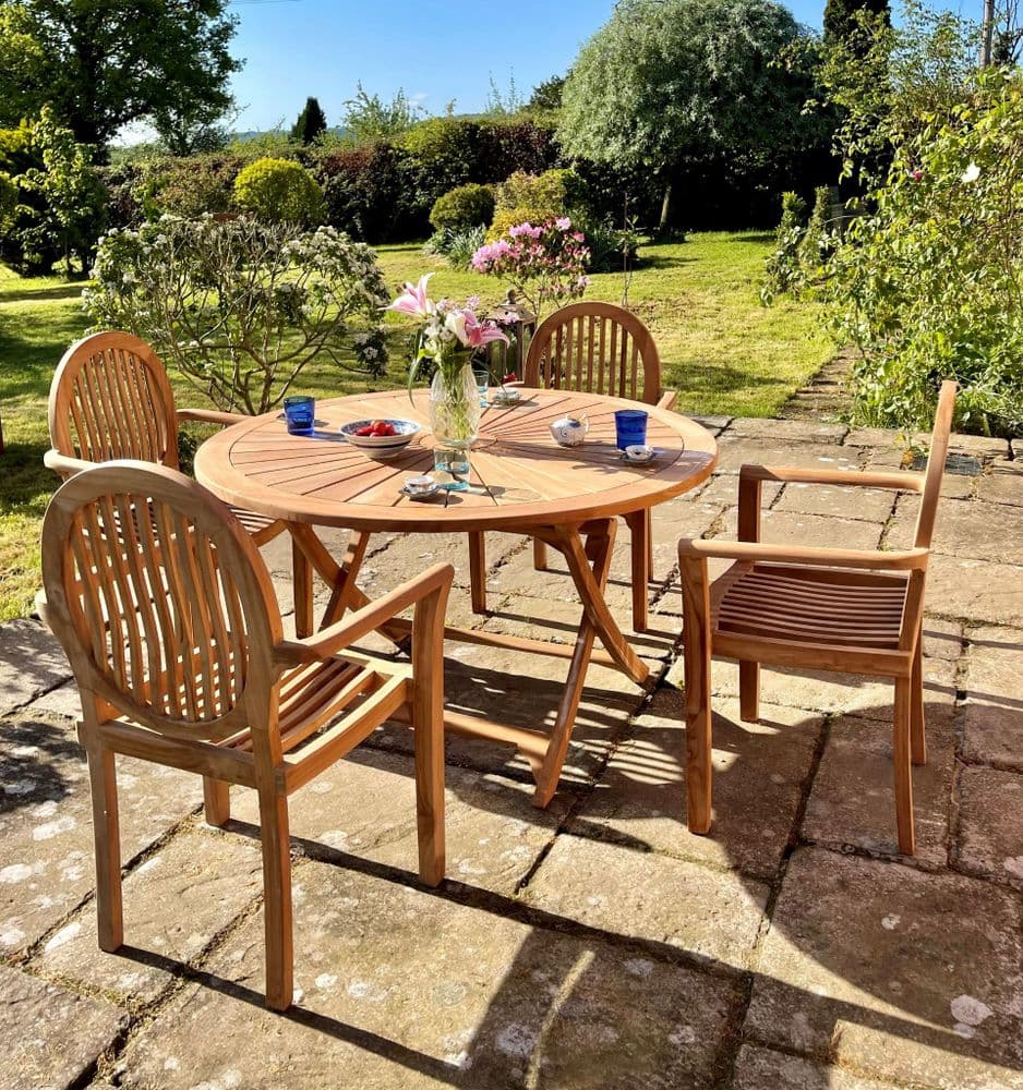 4 Seater Sundial Round Table Windsor Castle Dining Set