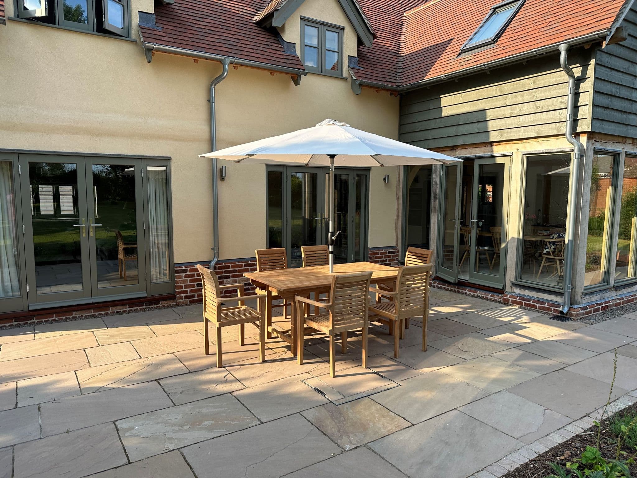 6-Seater Slatted Grand Rectangle Table Cambridge Club Dining Set