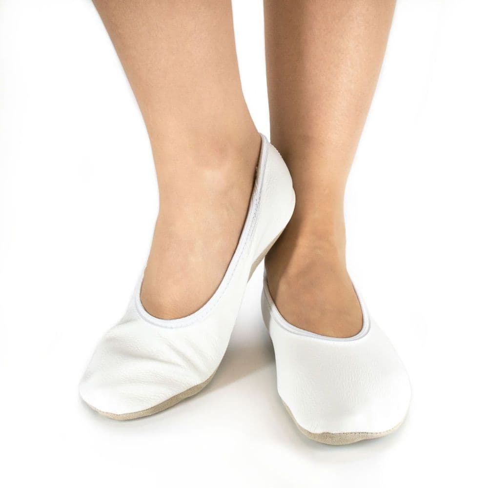 Omaking Kids Soft-Soled Leather Slippers Gymnastic Dance Shoes White