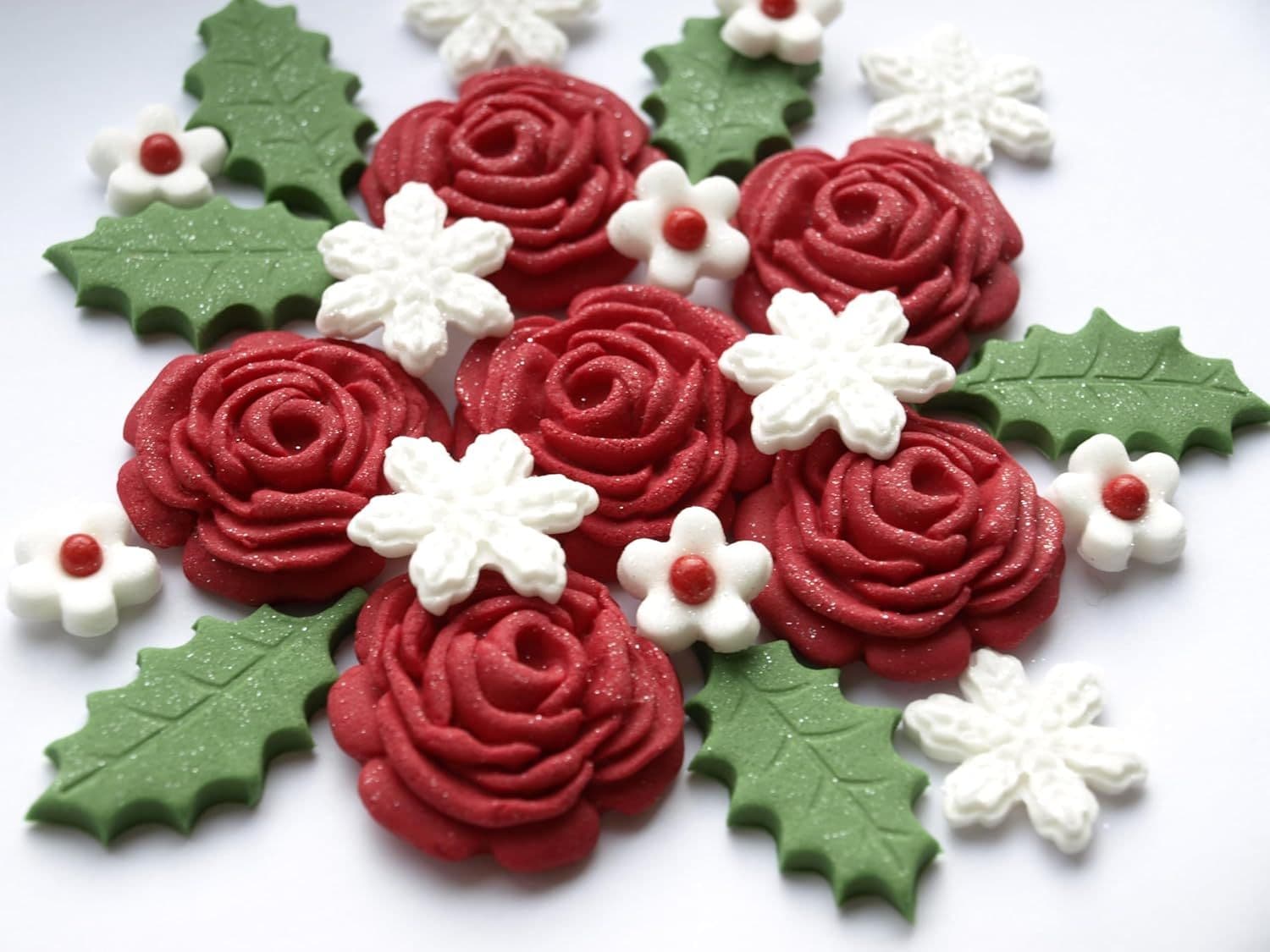 Handmade 24x Red Roses & Holly Leaves Edible Christmas Cake Toppers ...