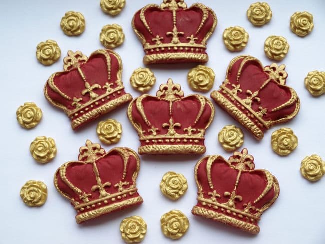 Royal Celebration 6x Red Crown Cake Toppers & 20 Gold Sugar Roses ...