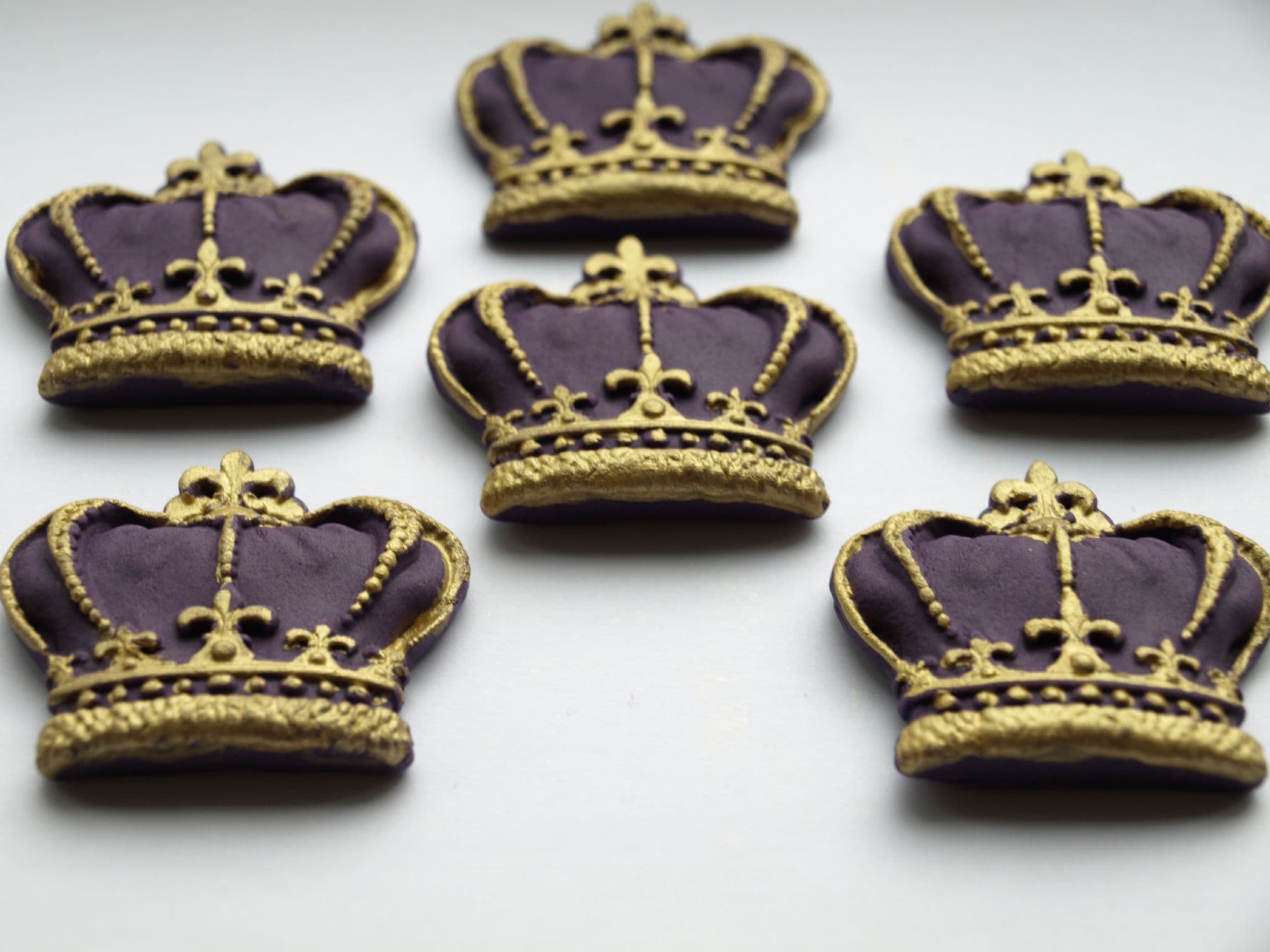 Royal Celebration 6x Royal Purple Crown Cake Toppers & 20 Gold Sugar ...