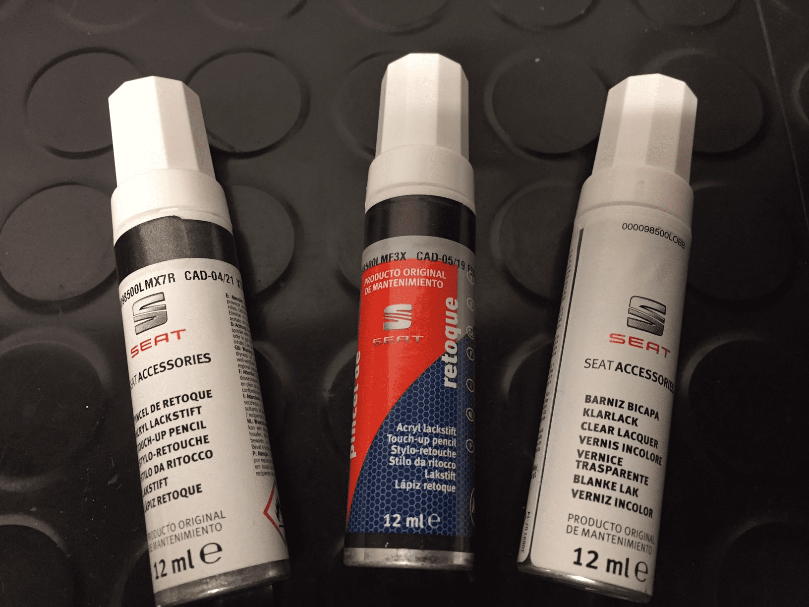 SEAT Midnight Black Touch Up Paint Y9T SEAT Midnight Black Touch Up Paint Y9T