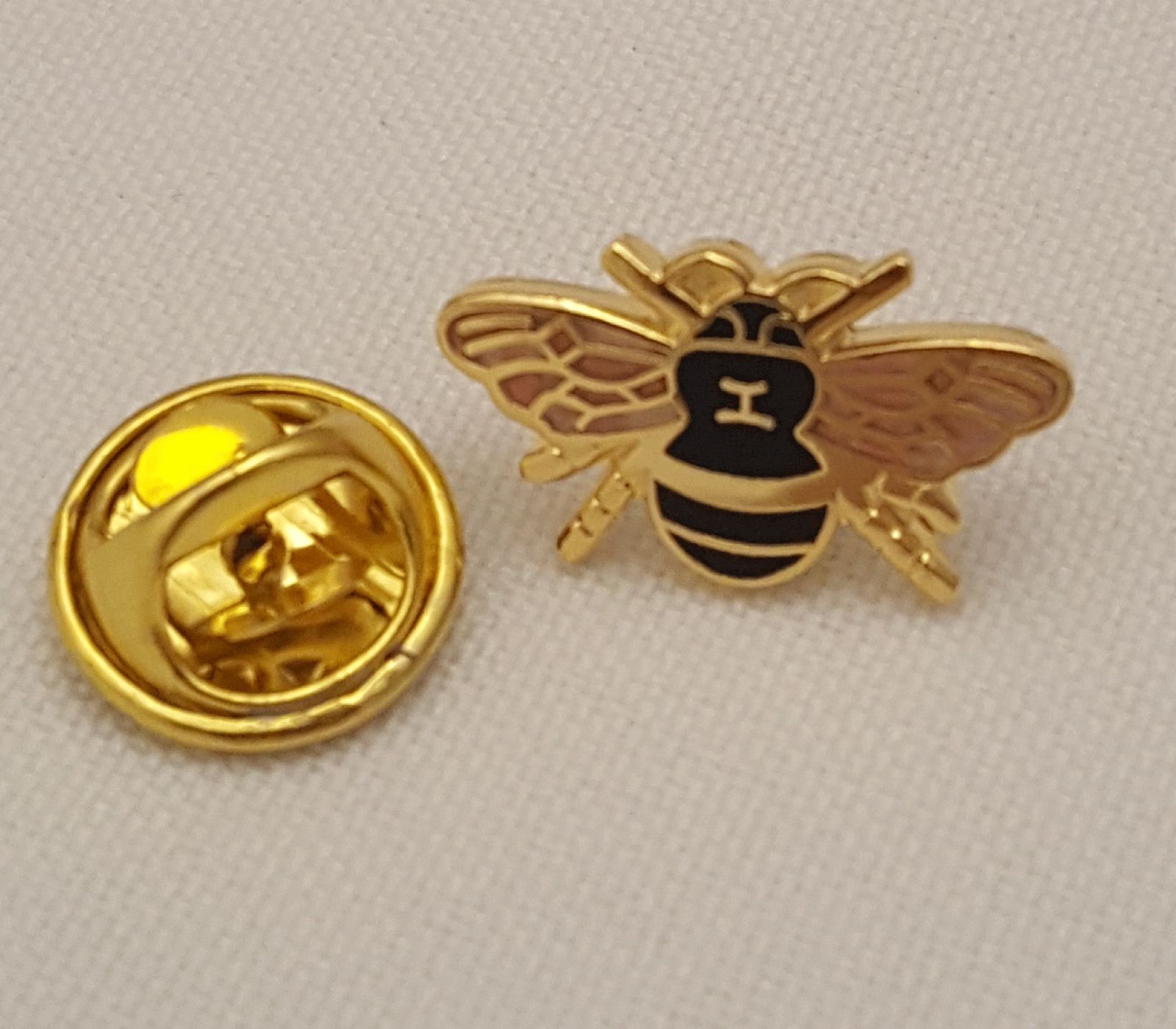 Bee Pin Badge | Buy Bee Pin Badge | North West Flags