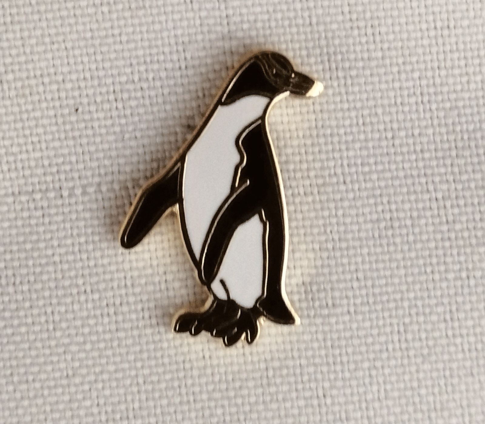 Penguin Pin Badge | Buy Penguin Pin Badge | NWFlags