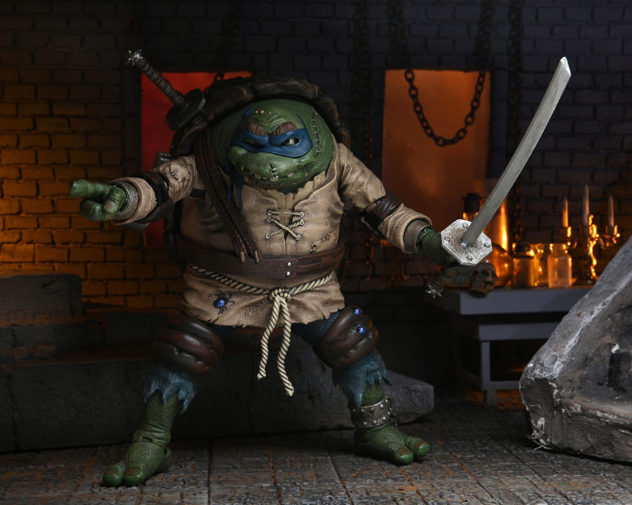 Universal Monsters x Teenage Mutant Ninja Turtles Leonardo as The Hunchback