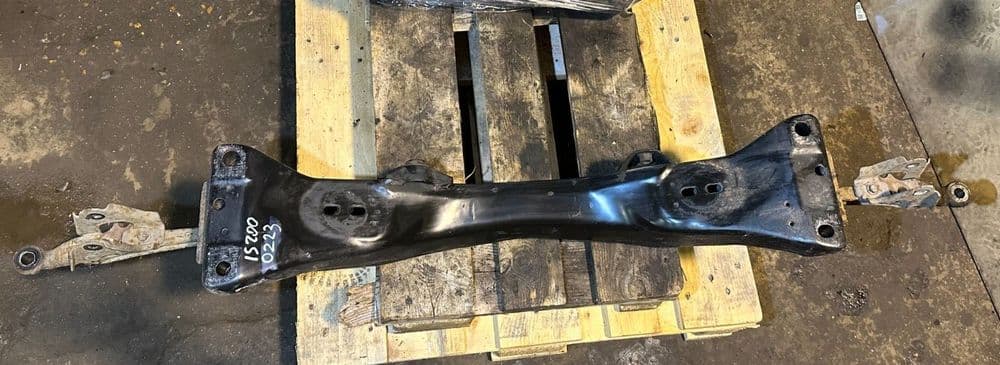 2004 LEXUS IS200 IS300 XE10 FRONT SUBFRAME CROSS MEMBER LOWER CONTROL ARMS