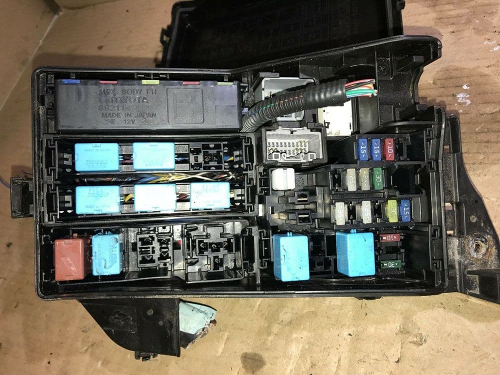 2005 - 2013 LEXUS IS220 2 2 DIESEL FUSE BOX RELAY FUSES SPARE 60K