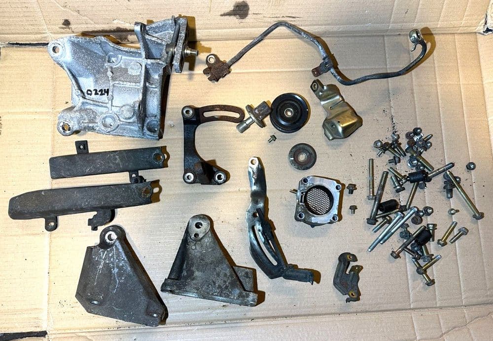 99-05 LEXUS IS200 1GFE MIX JOB LOT ENGINE MOUNTS BRACKETS BOLTS NUT