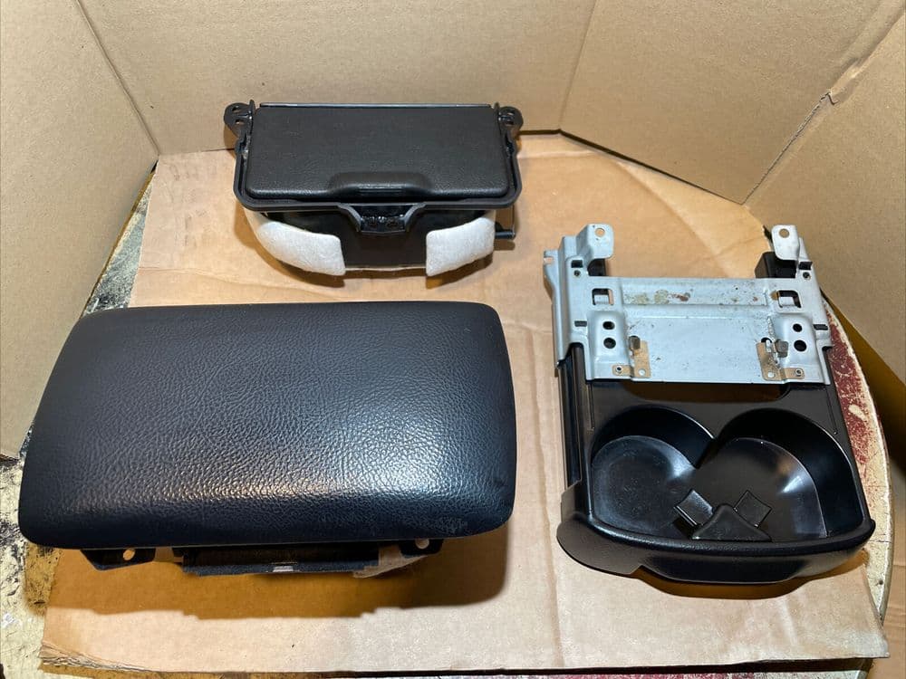 99-05 Lexus IS200 CENTRE CONSOLE GLOVE BOX ARM REST REAR CUP HOLDER ...