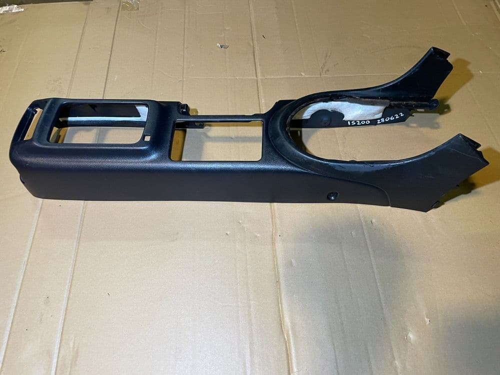 99-05 LEXUS IS200 CENTRE CONSOLE PANEL ARM REST SECTION BLACK INTERIOR ...