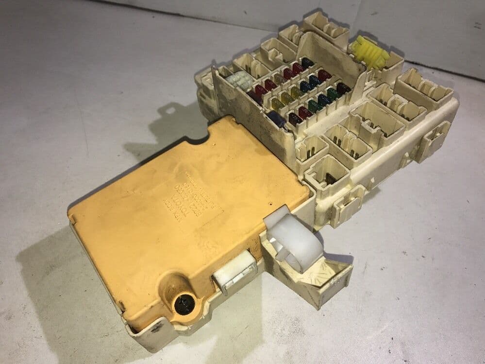 99-05 LEXUS IS200 FUSE RELAY BOX MPX BODY 89221-53050 1gfe engine 2 0 6 cyl