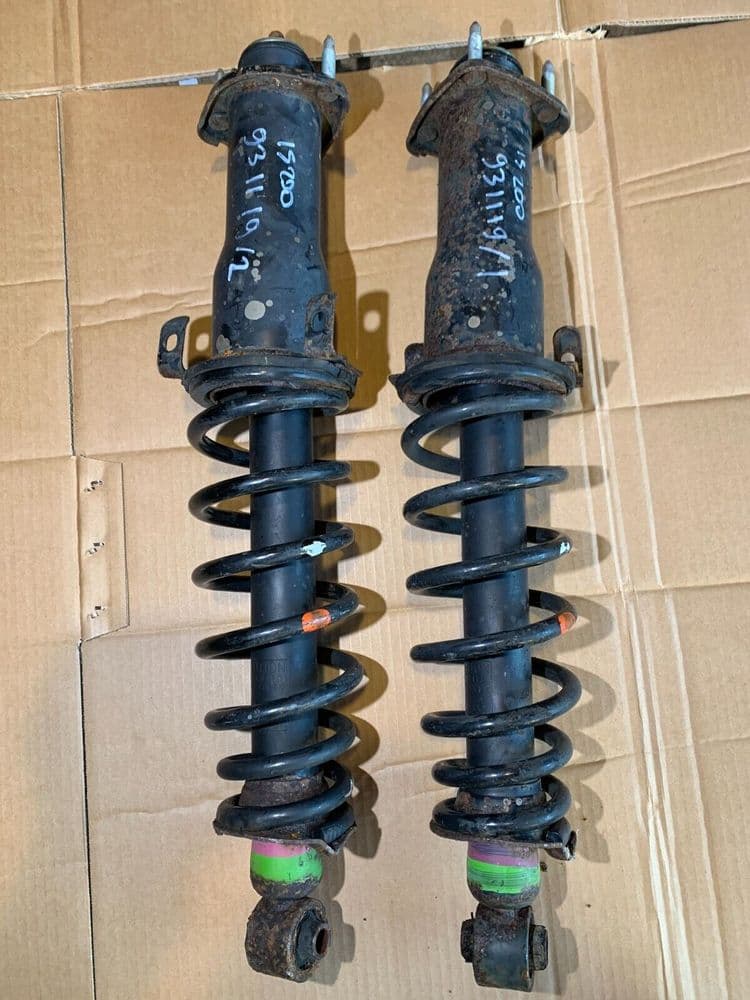 99-05 LEXUS IS200 GENUINE SHOCK ABSORBERS & COIL SPRINGS PAIR REAR IS300