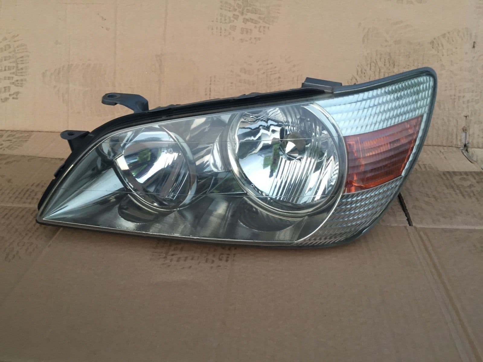 99-05 LEXUS IS200 IS300 HEADLIGHT LEFT SIDE HEAD LAMP EXCELLENT ...