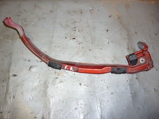 99-05 LEXUS IS200 IS300 HEADLIGHT SUPPORT BRACKET FRONT RIGHT FAST POST