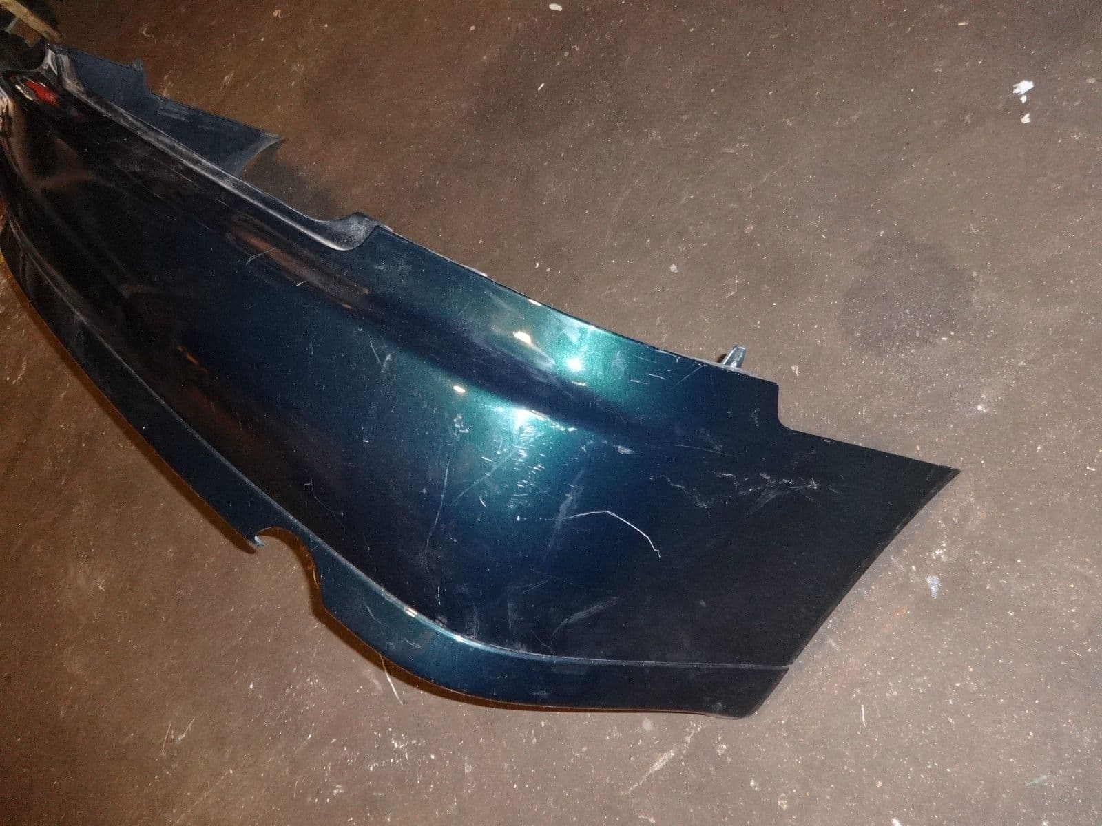 99-05 LEXUS IS200 IS300 REAR BUMPER GREEN COLOR CODE 6Q7 HAVE SCUFFS TEARS