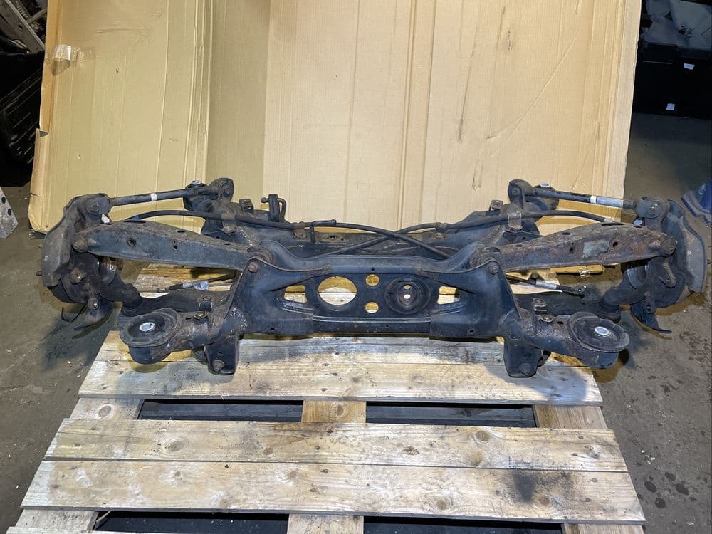 99-05 LEXUS IS200 REAR SUBFRAME AXLE ARMS HUBS LOW MILES 2004