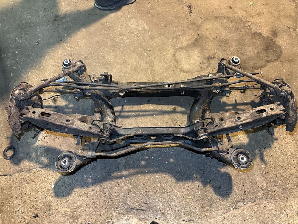 99-05 LEXUS IS200 REAR SUBFRAME AXLE ARMS HUBS SPORT MANUAL FIT AUTO