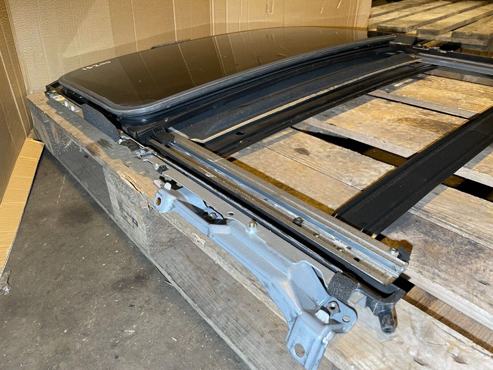 99-05 LEXUS IS200 SUNROOF COMPLETE UNIT MECHANISM GLASS MOTOR SUN ROOF ...