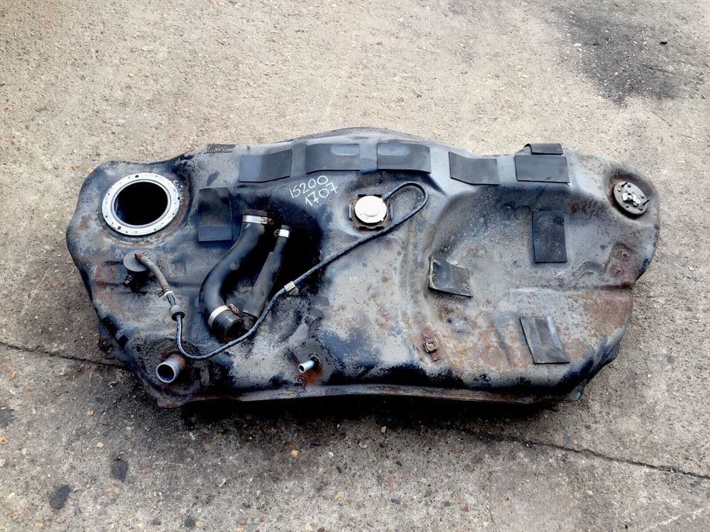 LEXUS IS200 FUEL / PETROL TANK VERY GOOD CONDITION FAST FREE POST 99 ...
