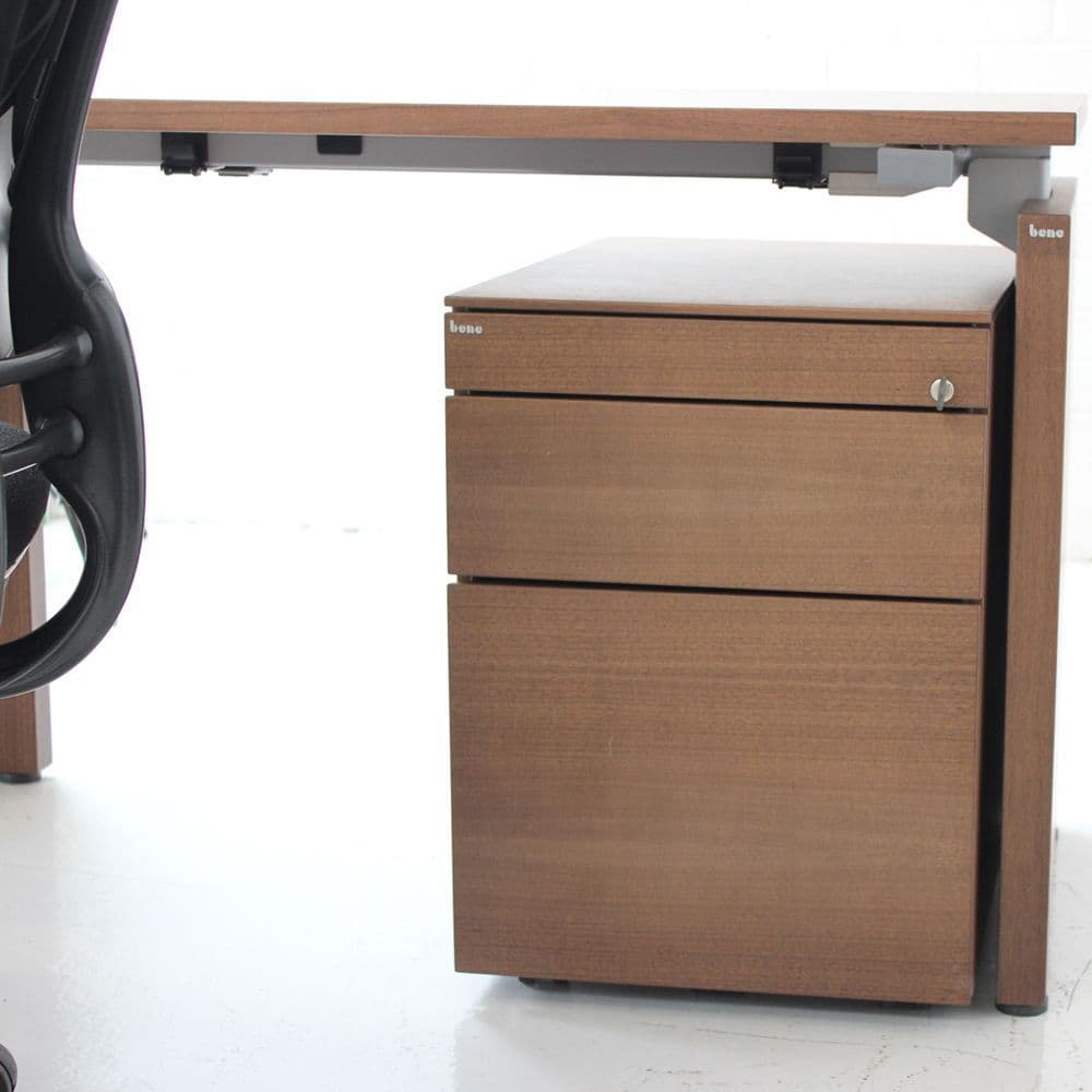 Bene P2 Managers Suite | high end office set | veneer office desk