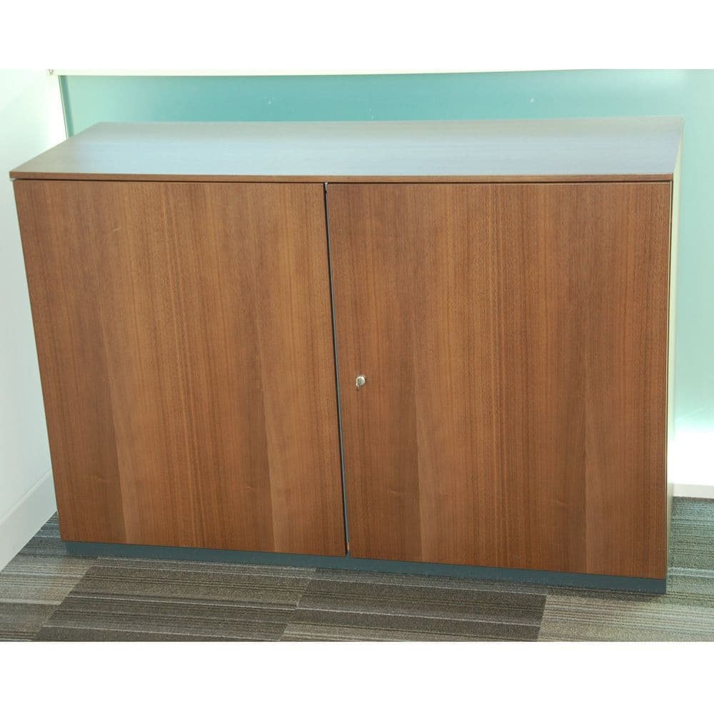 Bene P2 Managers Suite | high end office set | veneer office desk