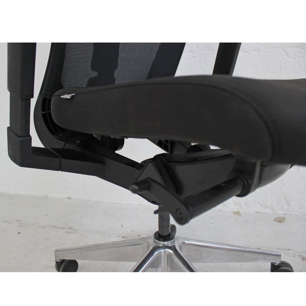 Bestuhl Radius Chair | black mesh chair | black computer chair