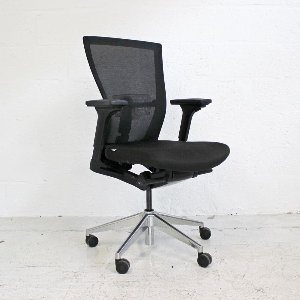 Bestuhl Radius Chair | black mesh chair | black computer chair