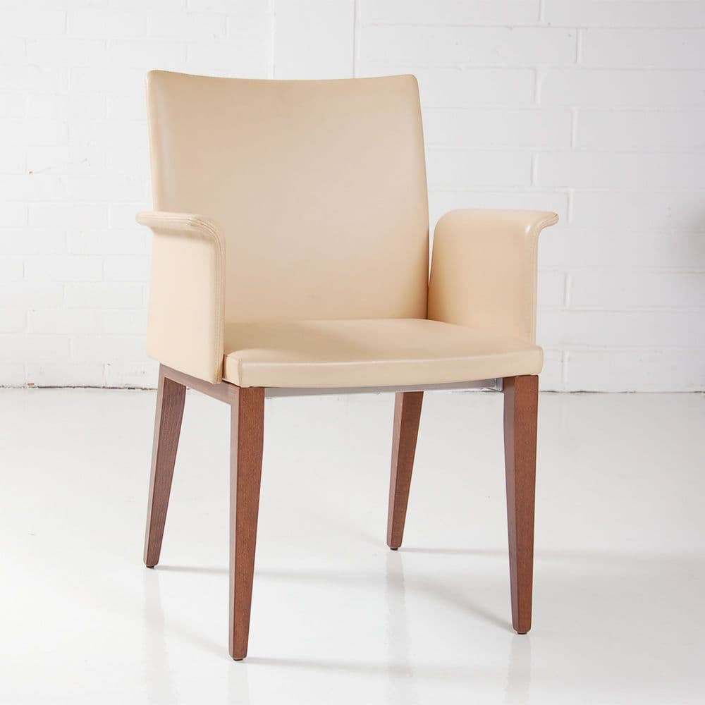 Brunner MilanoSoft Meeting Chair | Cream Leather Chair | Leather ...