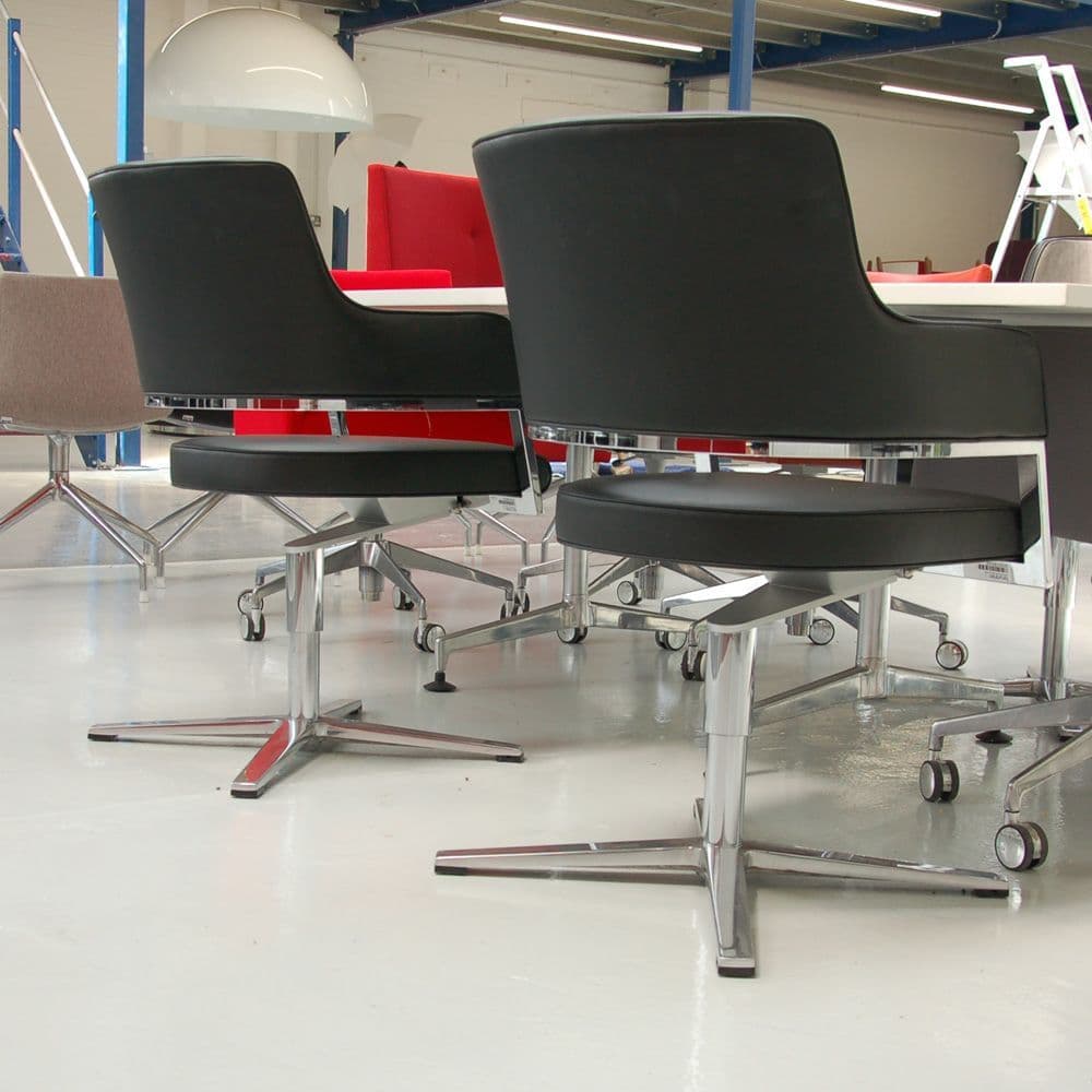 Brunner Tempus Meeting Chair | black leather chair | executive meeting ...