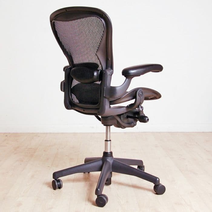 Herman Miller Aeron | Carbon | Size B (Adjustable Arms)