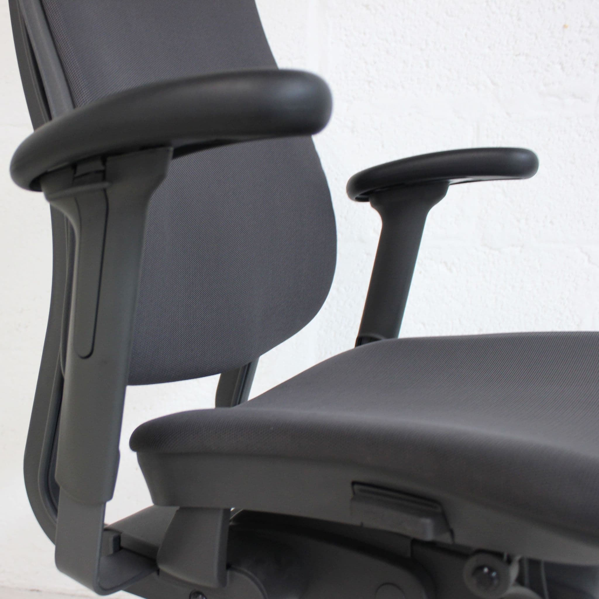Herman Miller Celle Chair - Fully Upholstered | Black Computer Chair ...
