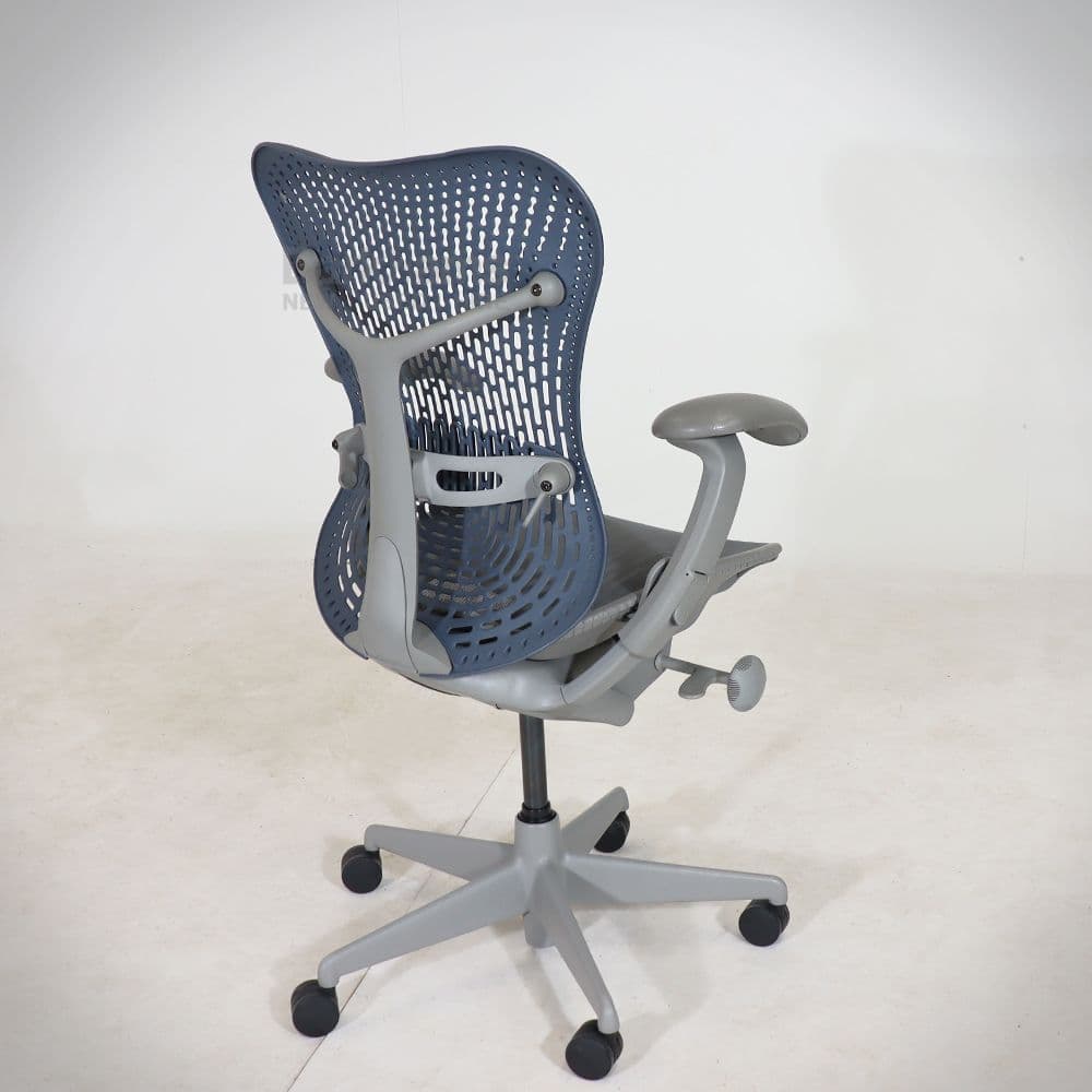 Herman Miller Mirra Grey and Blue| Mirra Chair in Blue| Operator chair ...