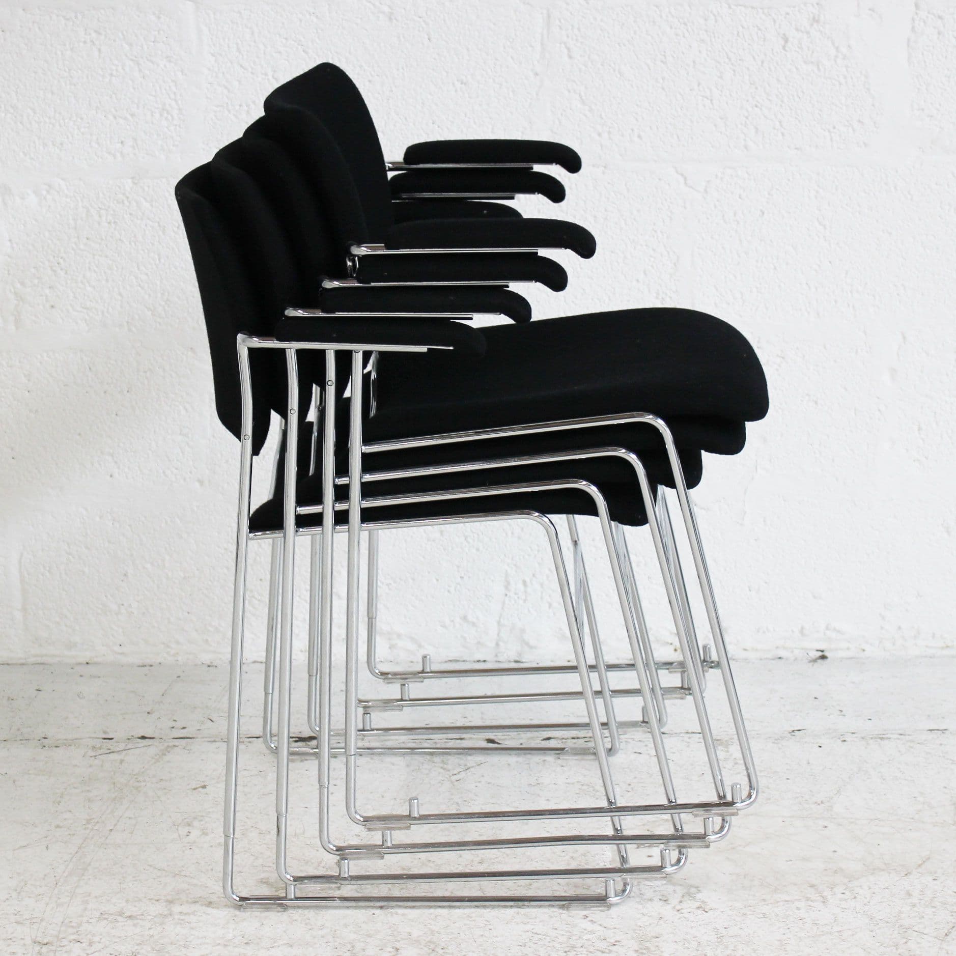 Howe 40/4 Stacking Chair – Black w/arms | Black Meeting Chair ...