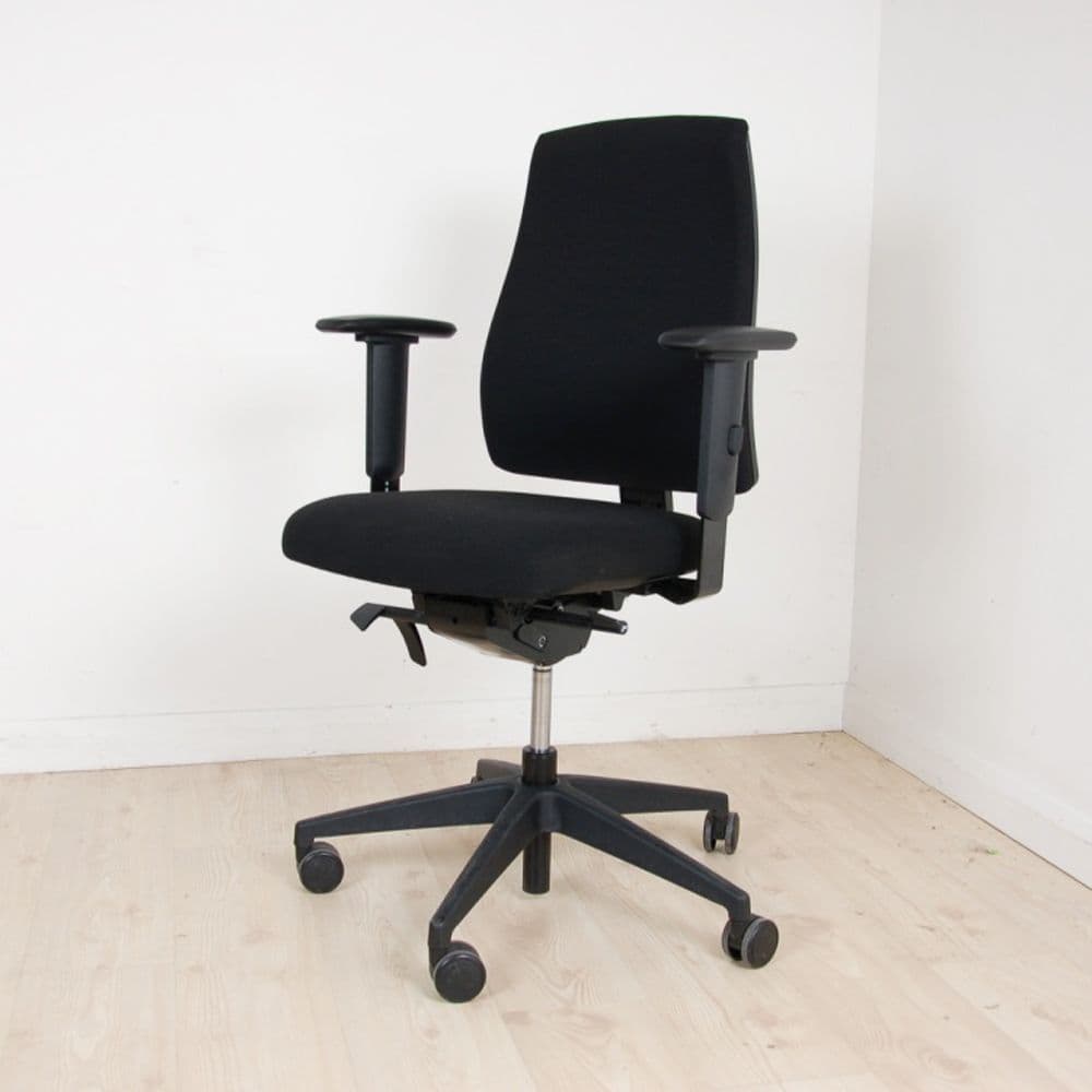 Interstuhl Goal Task Chair | black swivel chair | ergonomic computer chair