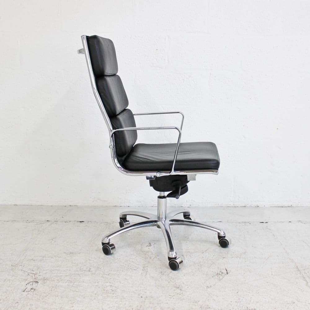 Luxy Light Chair | Black Soft Pad Chair | Leather Executive Chair