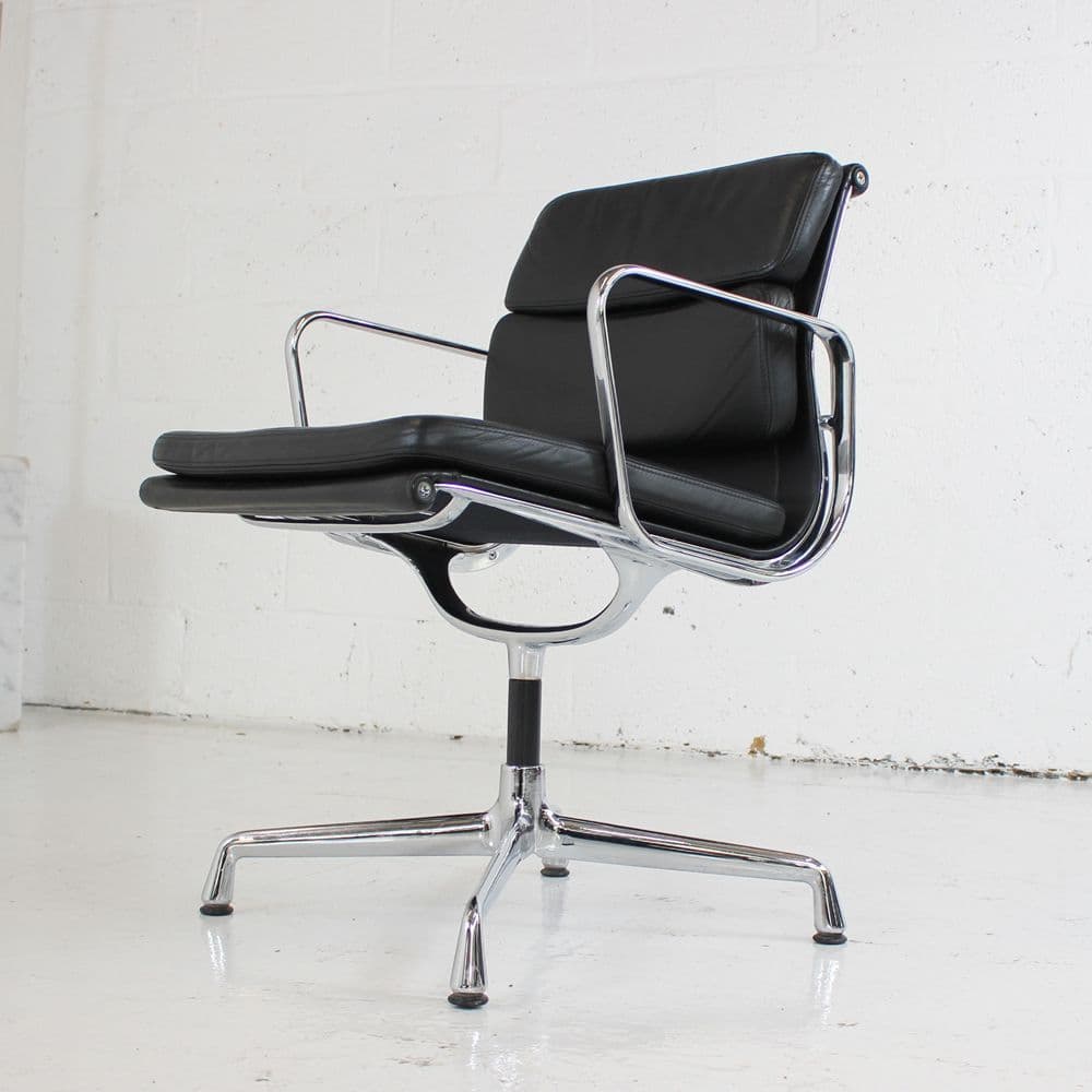 Original Vitra Soft Pad EA 207 | black leather meeting chair | chair on ...