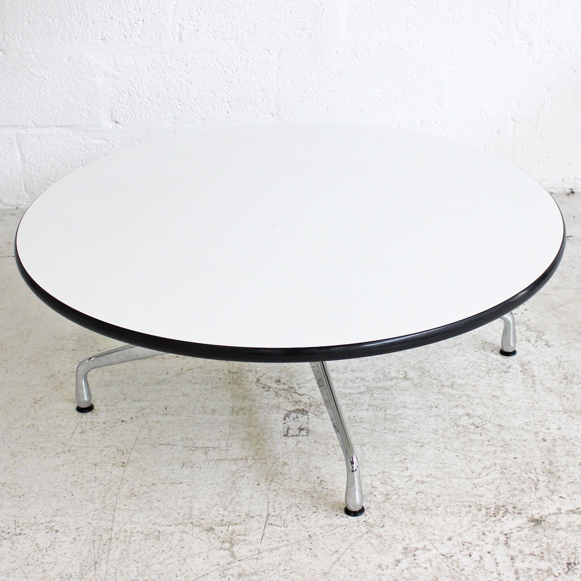 Round Vitra Segmented Base Coffee Table | Round Coffee Table | Low ...