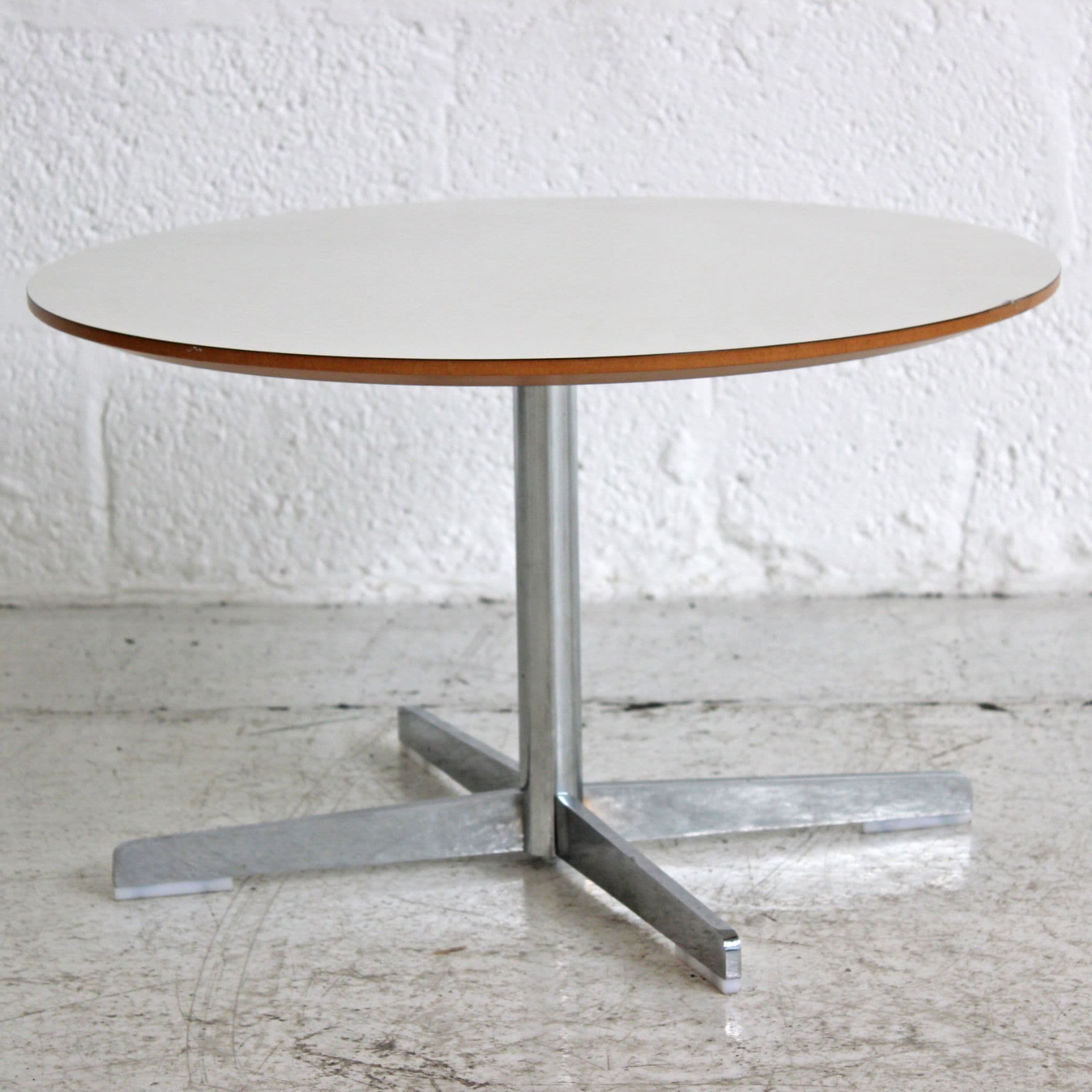 Small white circular coffee table | Low round table | White occasional ...