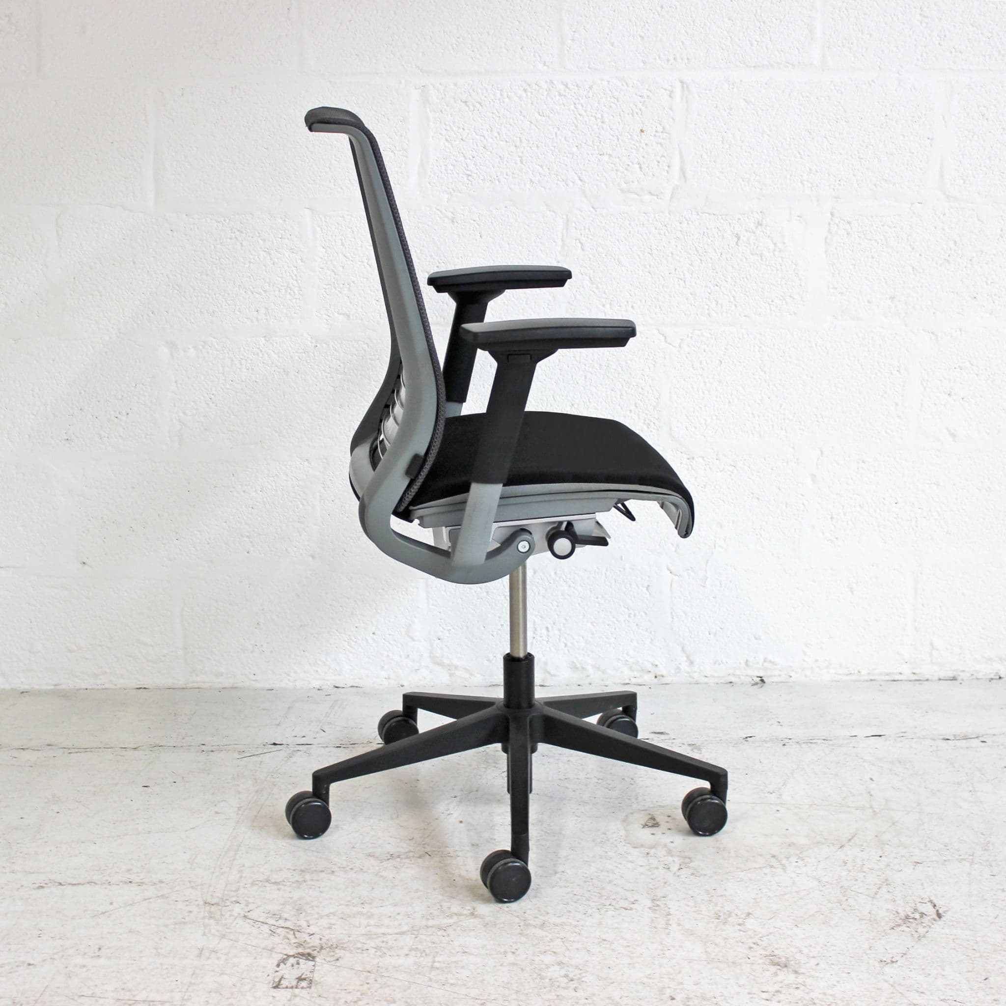 Steelcase Think Operator Chair (Grey Frame) | Mesh Back Computer Chair ...