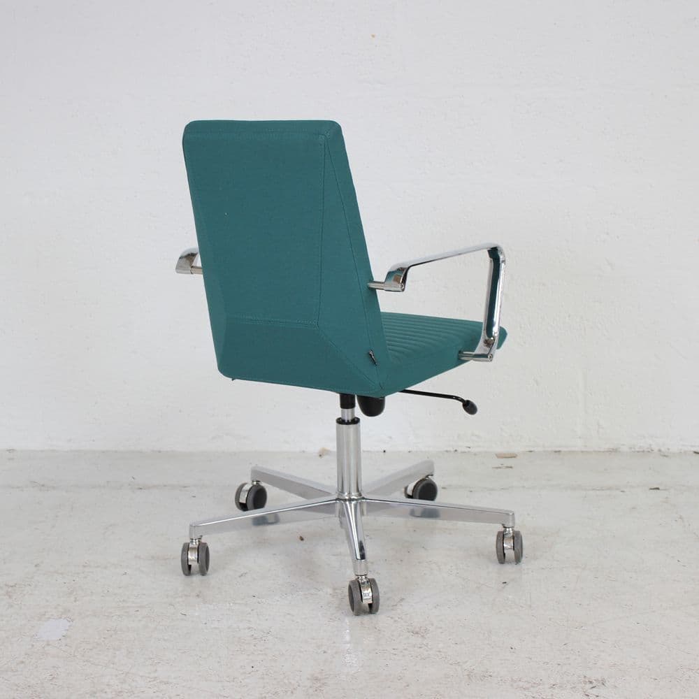 Techo Demo Chair | swivel chair | chrome framed chair