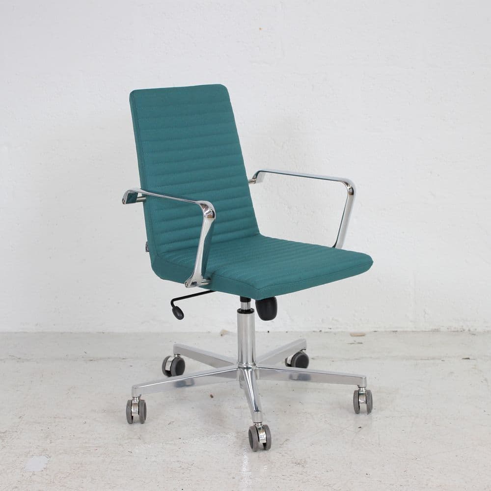 Techo Demo Chair | swivel chair | chrome framed chair