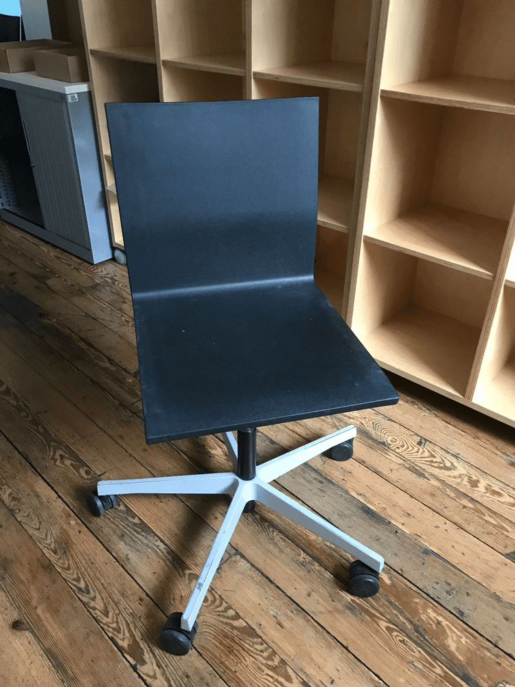 Vitra .04 Task Chair | plastic swivel chair | swivel meeting chair
