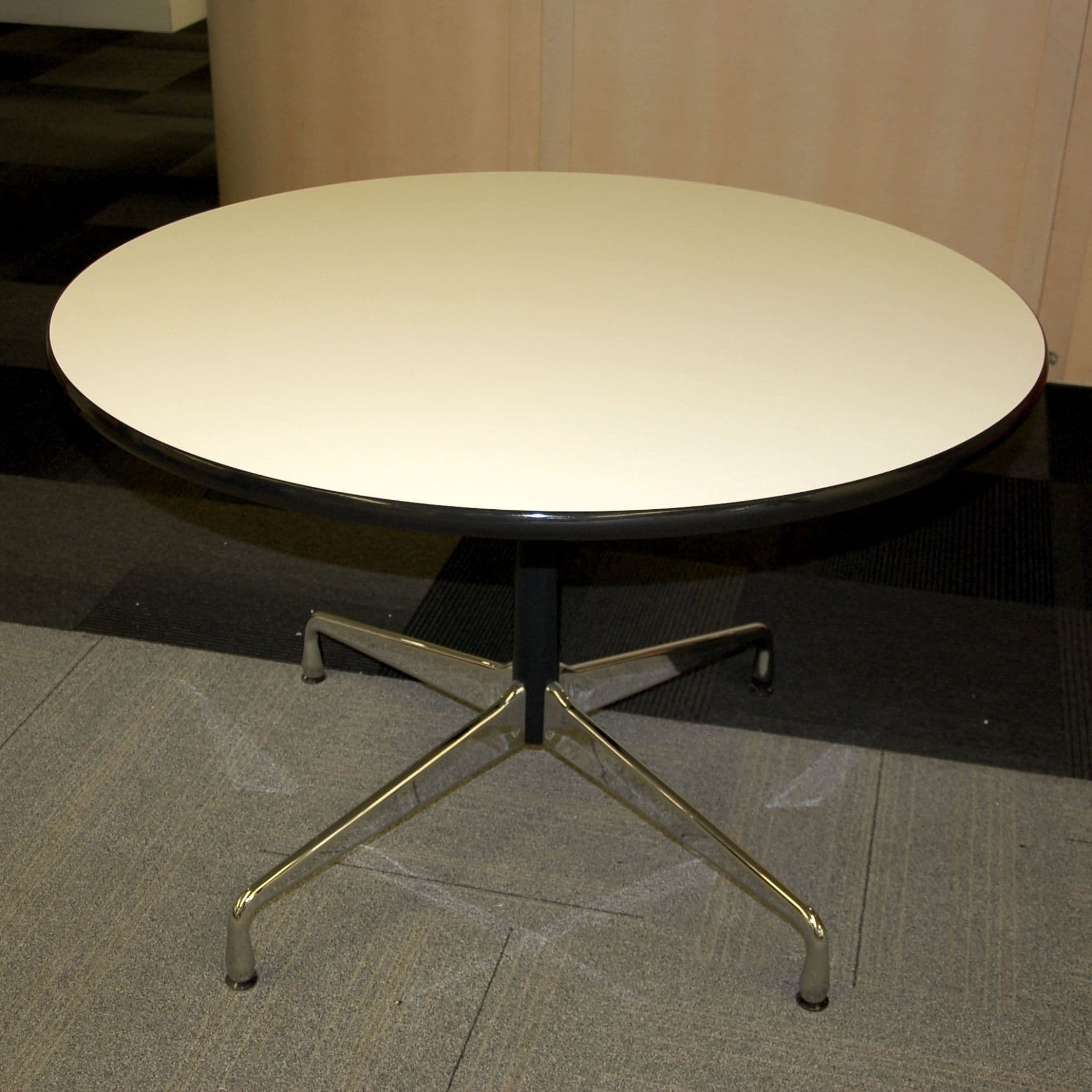 Vitra Eames White Round Meeting Table - 2 | white meeting table | round ...