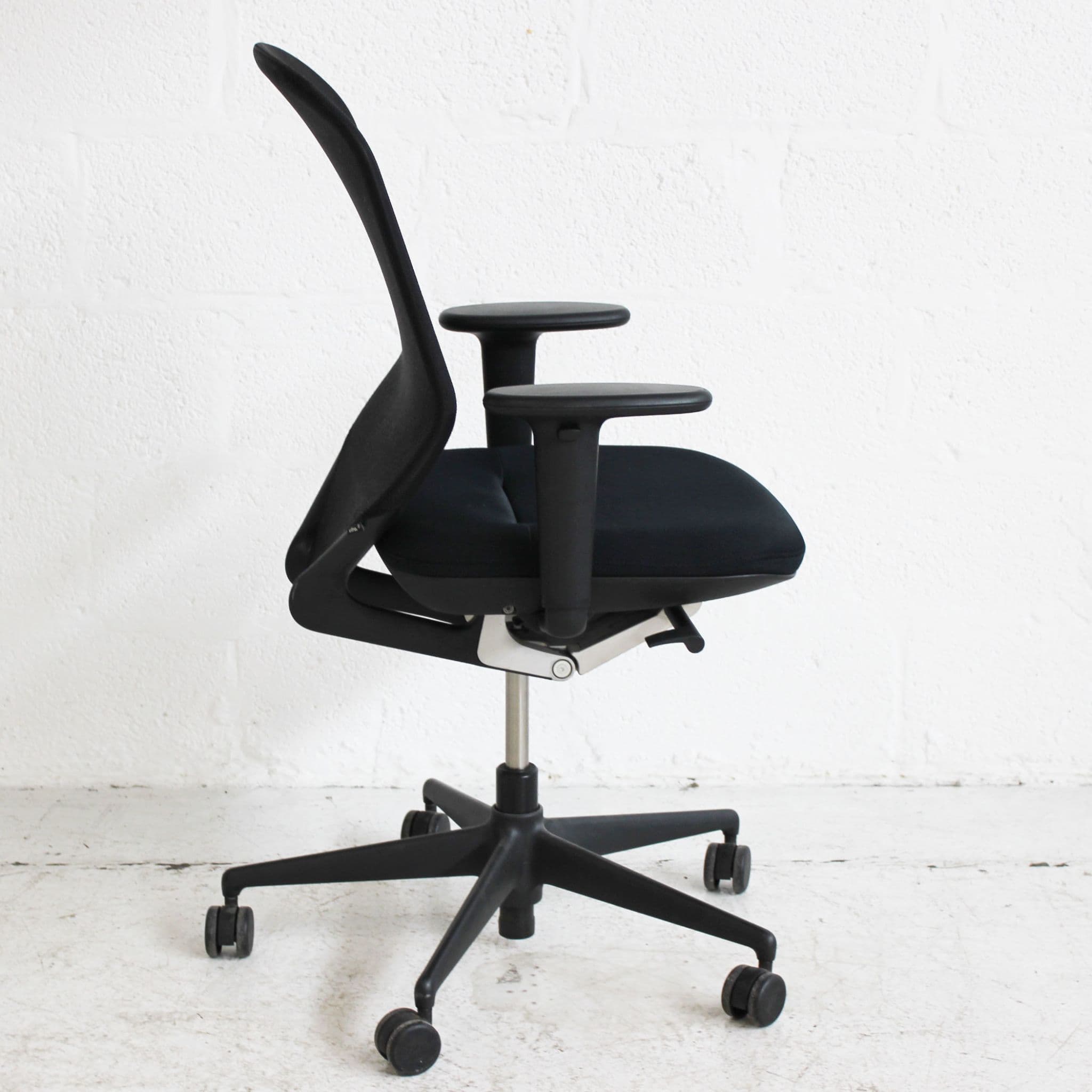 Vitra Medapal | mesh back chair | computer chair