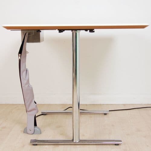 White HOWE table ( 1m wide) | personal table with plugs | small meeting ...