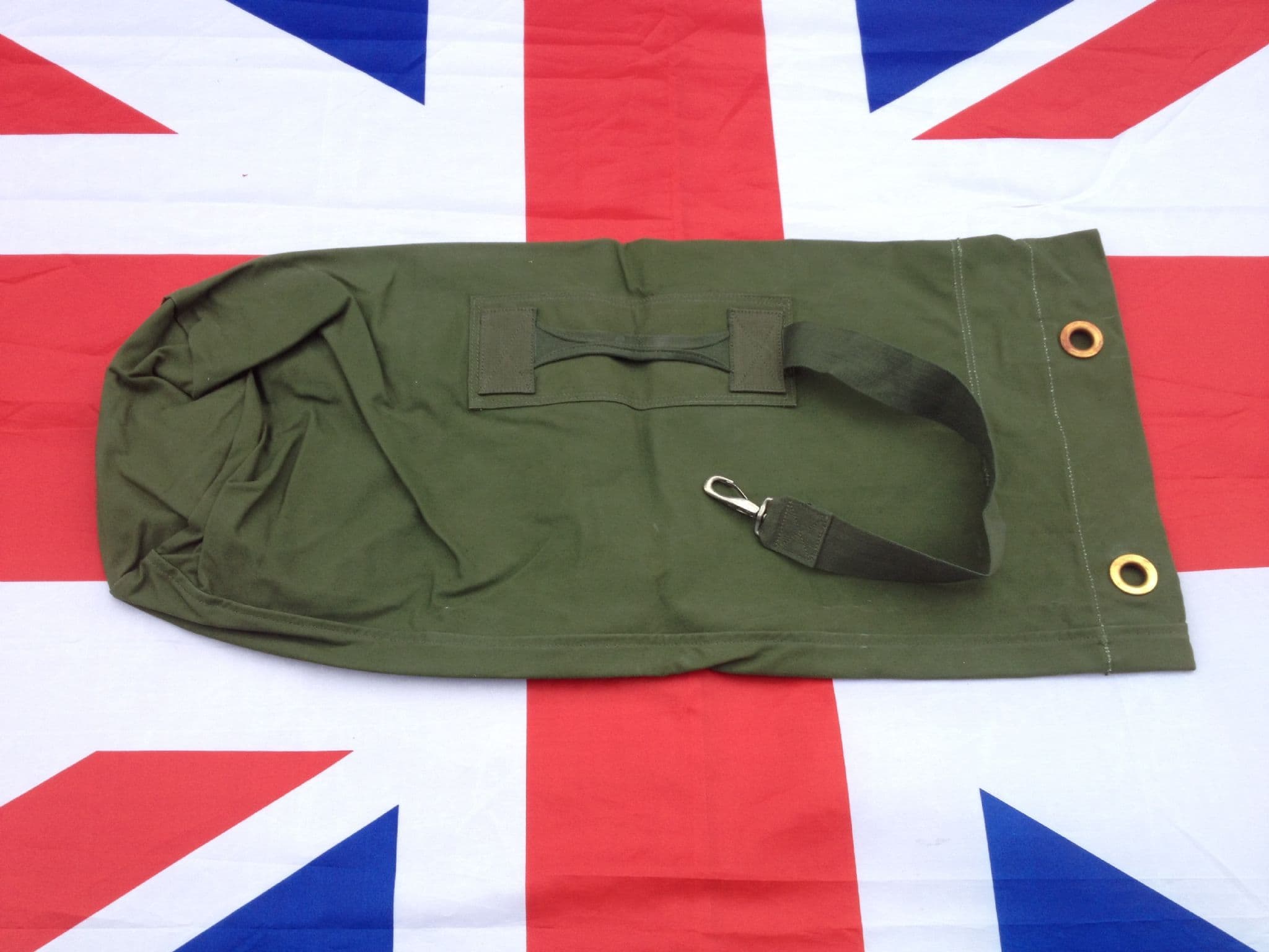 GREEN BRITISH ARMY KIT BAG