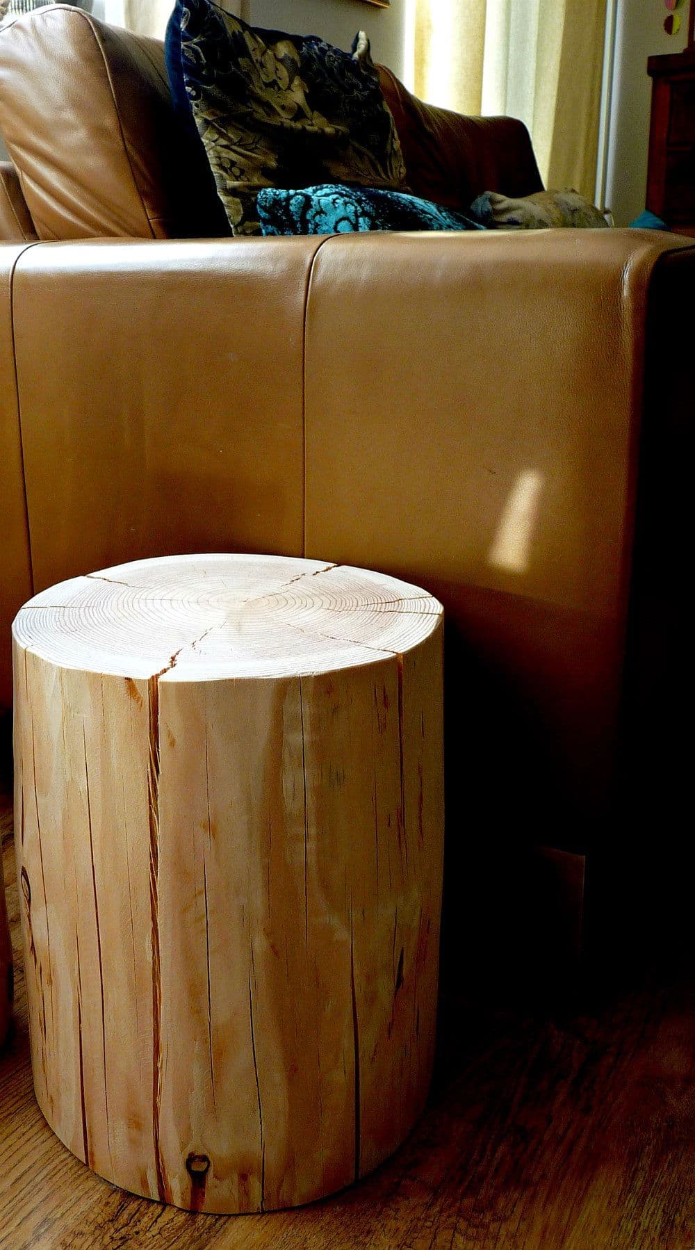 NATURAL LOG SIDE TABLE / STOOL